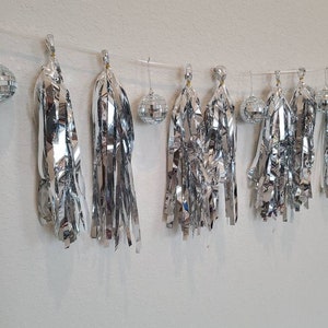 16 Piece Disco Tissue Tassels Silver Tissue Tassels Silver Disco Banner ...