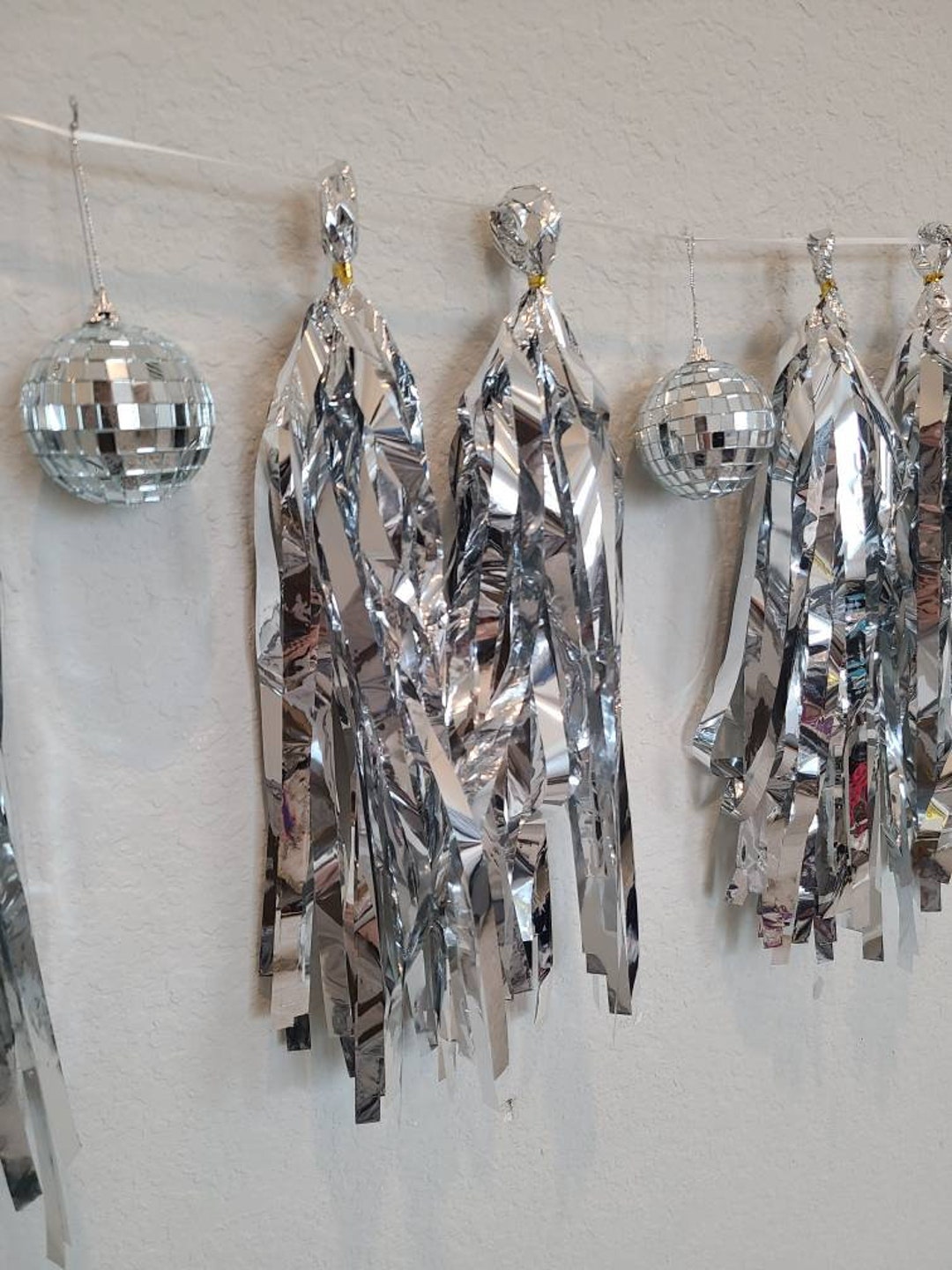 16 Piece Disco Tissue Tassels Silver Tissue Tassels Silver Disco Banner ...