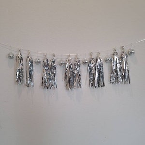 16 Piece Disco Tissue Tassels Silver Tissue Tassels Silver Disco Banner ...