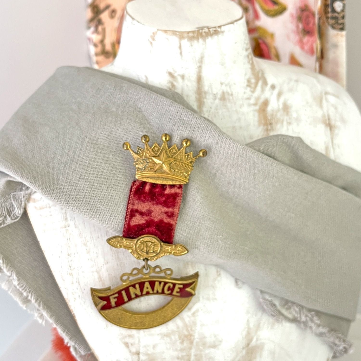 Antique King Queen Royal Crown Finance Velvet Ribbon Brooch Pin Masonic ...