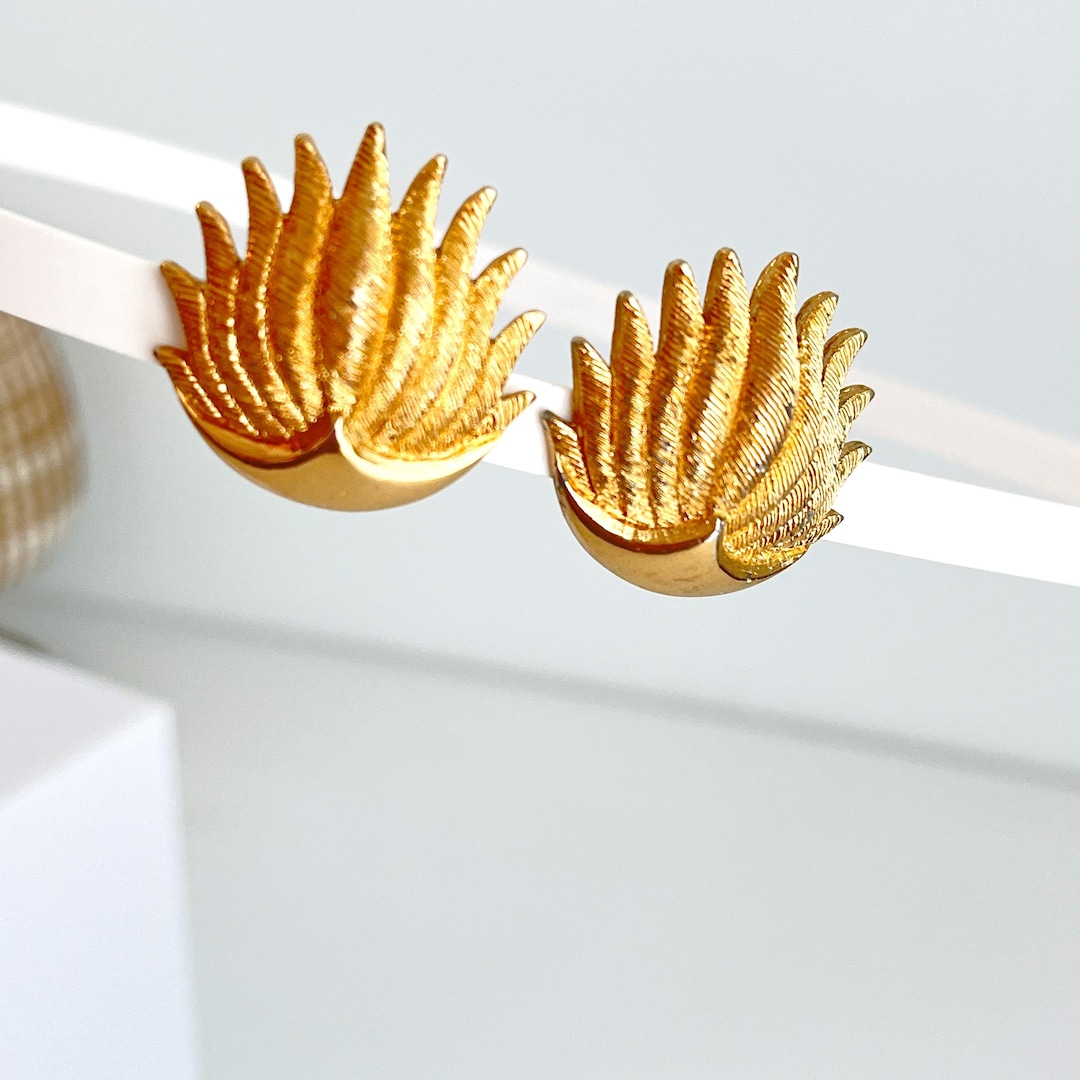 Vintage Monet Torch Victory Earrings Classic Clip-on Power Chic 1950s ...