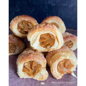 Pastry Horns With Dulce De Leche/ Cream Horns / Puff Pastry Desserts ...