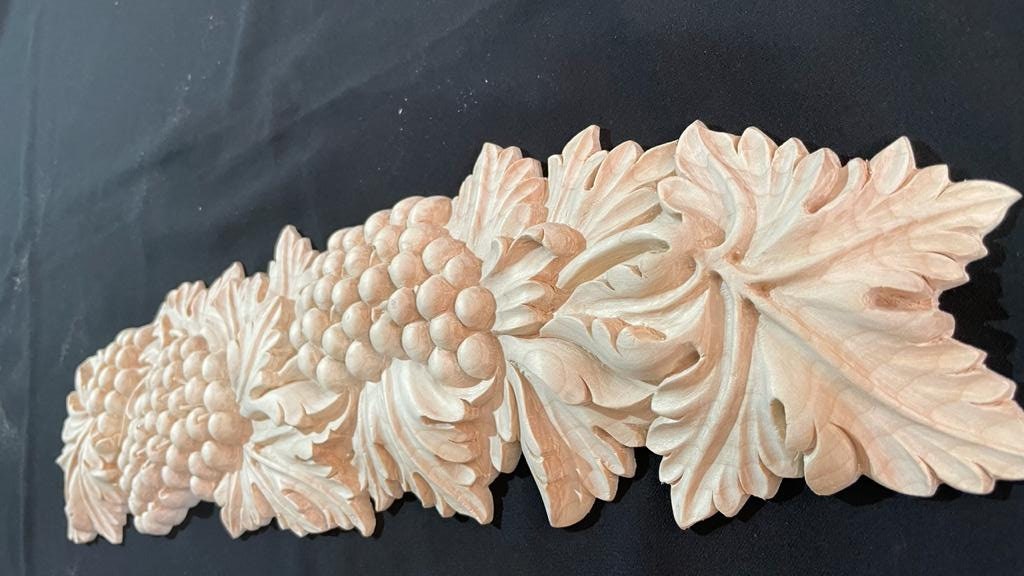 APL-26: Hand Carved Grapevine Central Decorative Antique Victorian ...