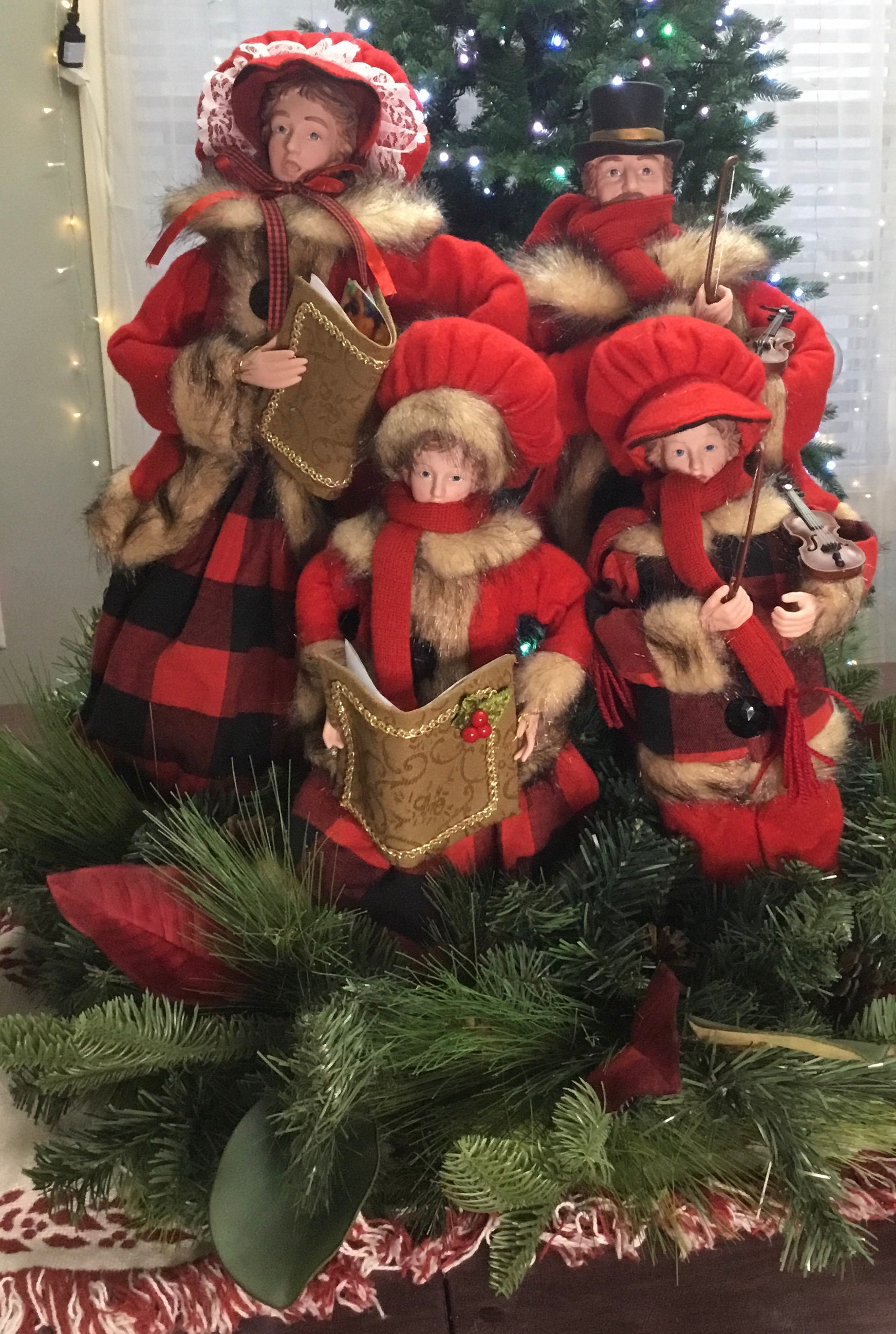 Dickens Christmas Caroler Family Centerpiece - Etsy