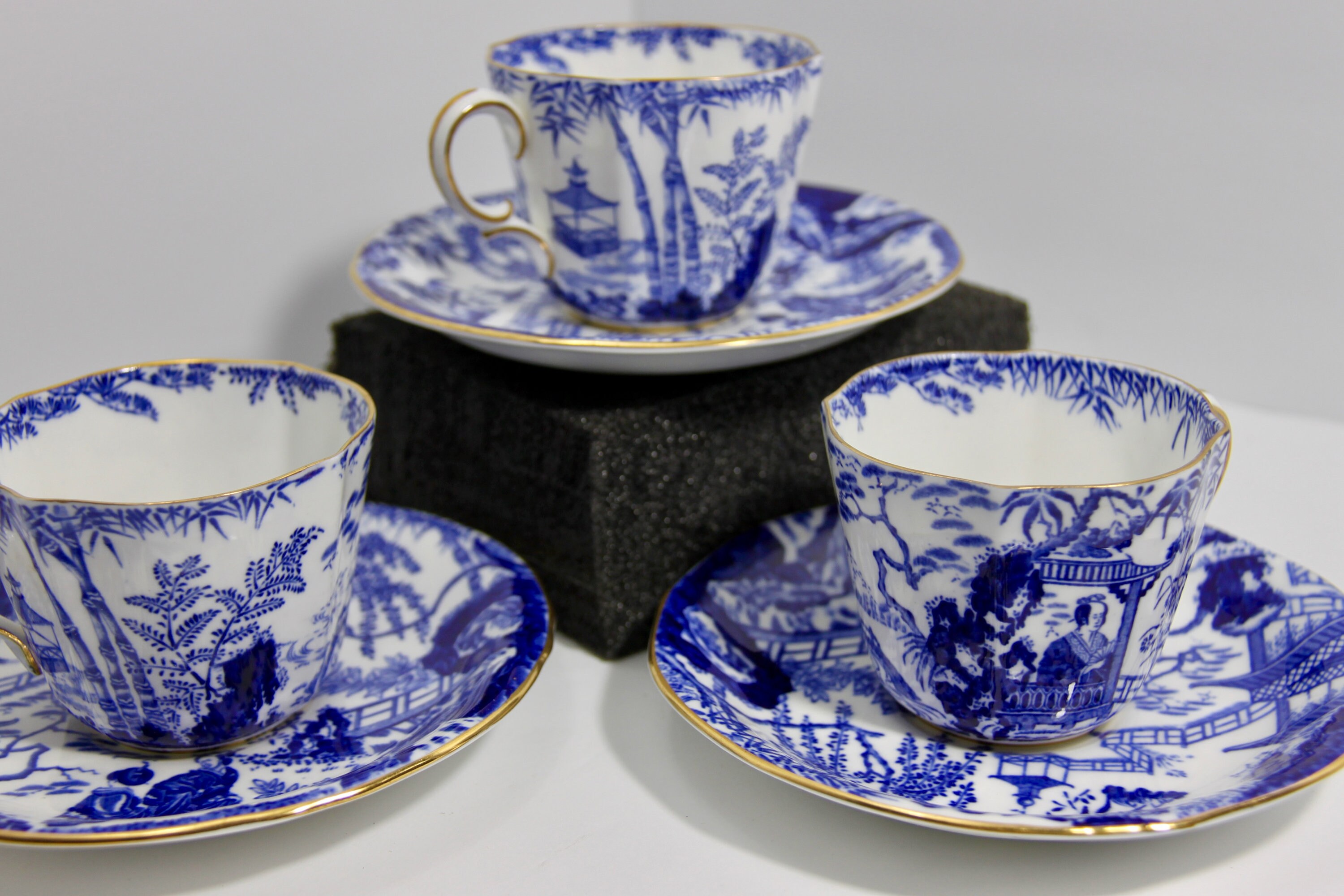 3 Royal Crown Derby Blue Mikado Tea Cups and Saucers - Etsy