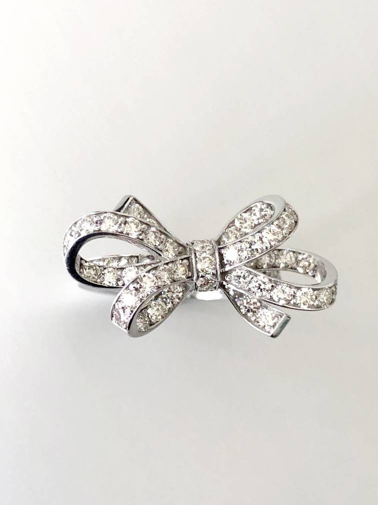 Diamond Bow Ring in White Gold Amazing White Gold Ring With Diamond Bow ...
