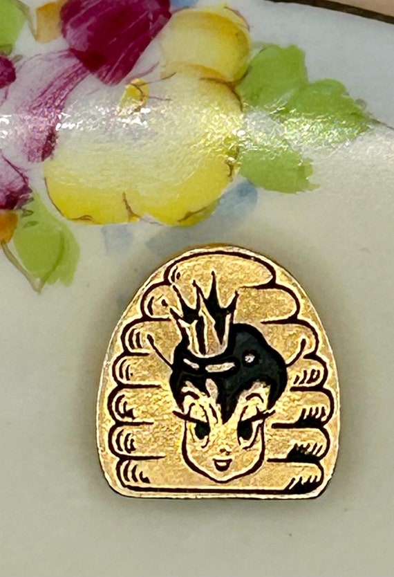 Vintage Cartoon Queen Bee Beehive Lapel Pin Brooch Go… - Gem