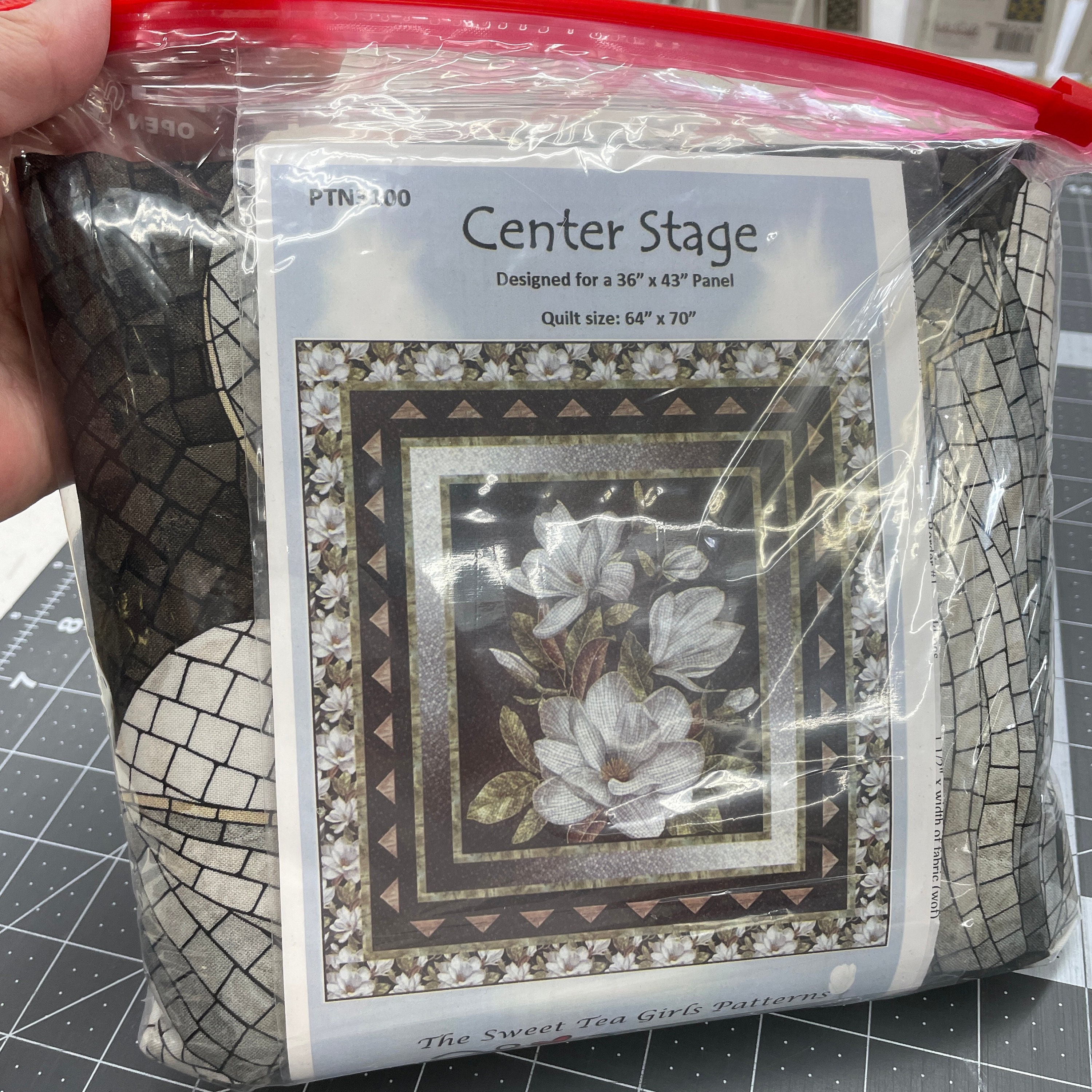 Center Stage Quilt Kit in Magnolia by Northcott Fabric - Etsy