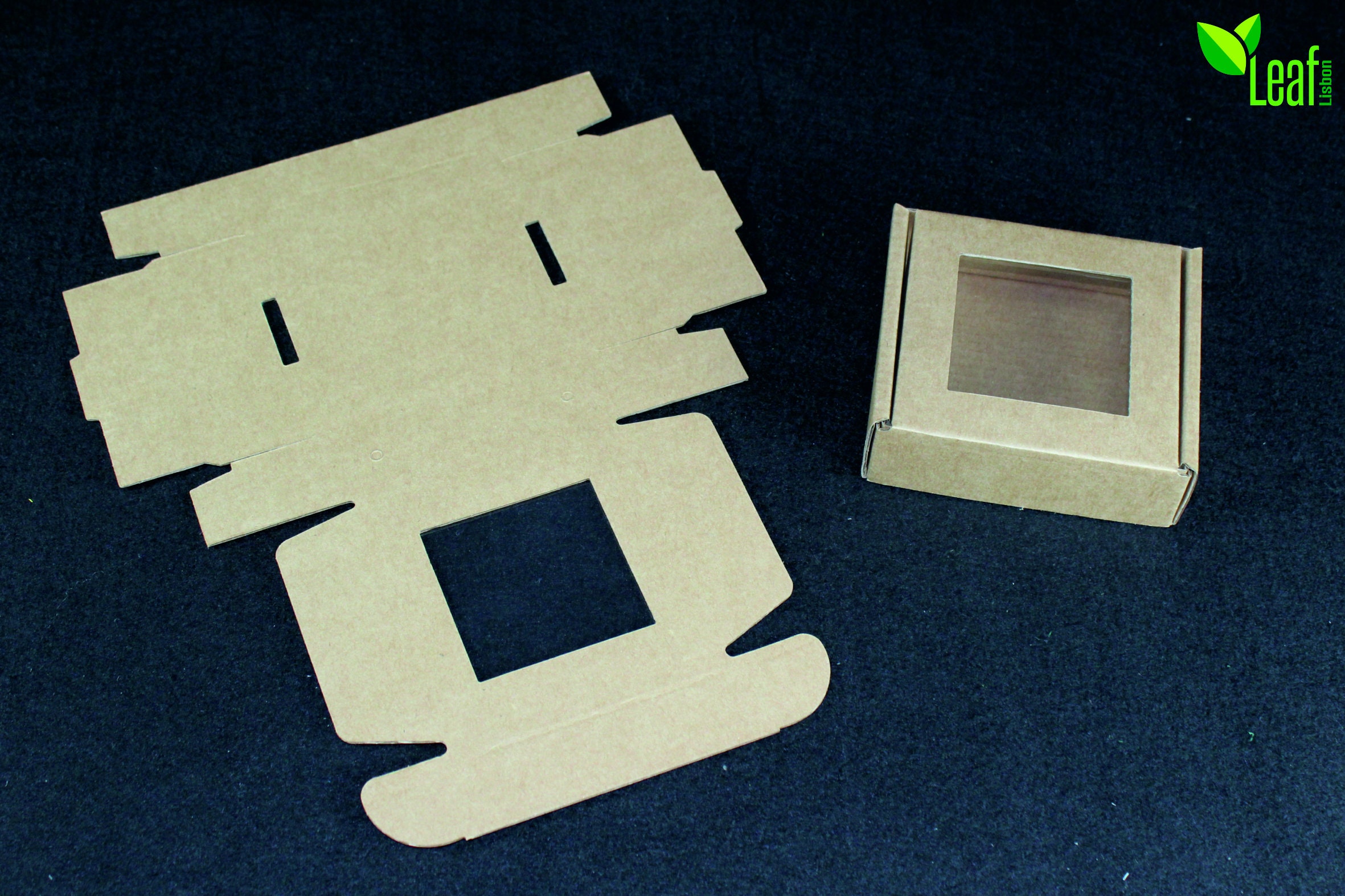 LF2 Recycled Kraft Card Box With Clear PVC Window , 3,5x3,5x1,18in ...