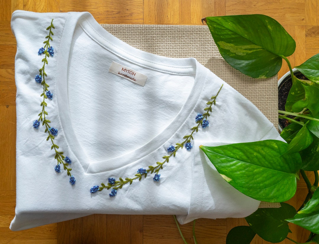 Personalized T-shirt, Hand Embroidered, 100% Cotton. Model With Flowers ...