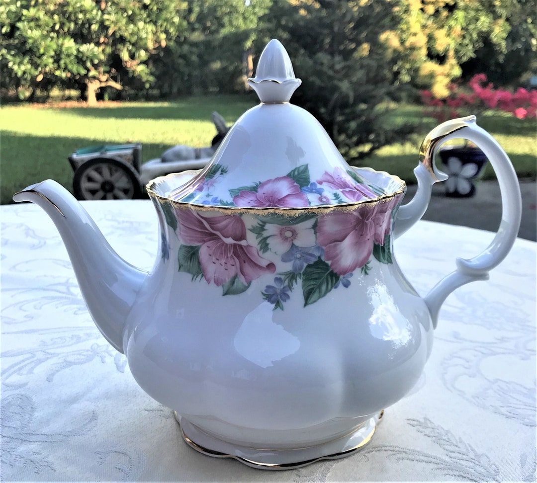 Royal Albert Lydia Tea Pot. Made in England - Etsy