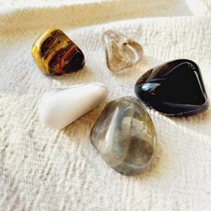 SAFE TRAVELS Crystals Set | Crystals and Stones for Travelers ...