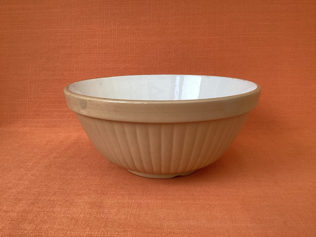 1970s Traditional TG Green 9.5” Mixing Bowl With Fluted Sides ...