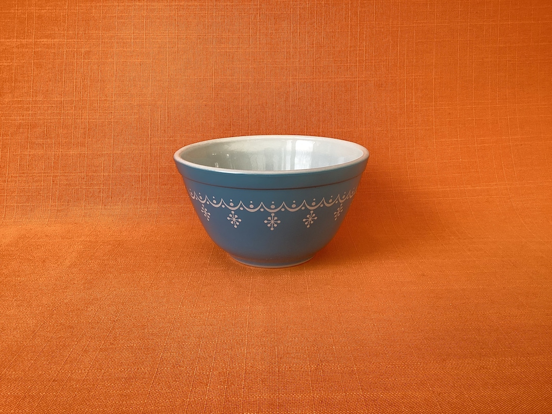 Pyrex Snowflake Garland Mixing Bowl or Pudding Basin, 1970s Mixing Bowl ...