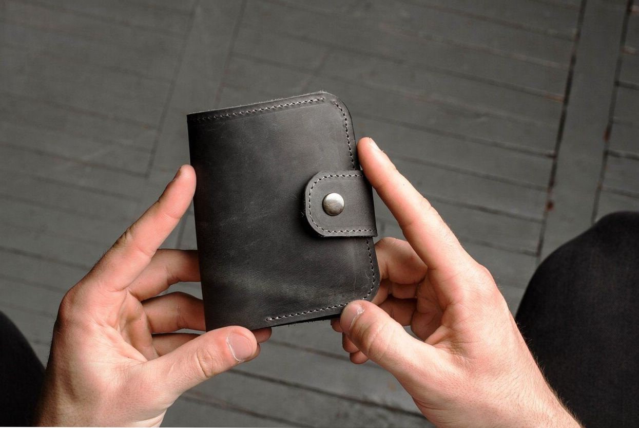 Small men walletMinimalist leather walletLeather bifold | Etsy