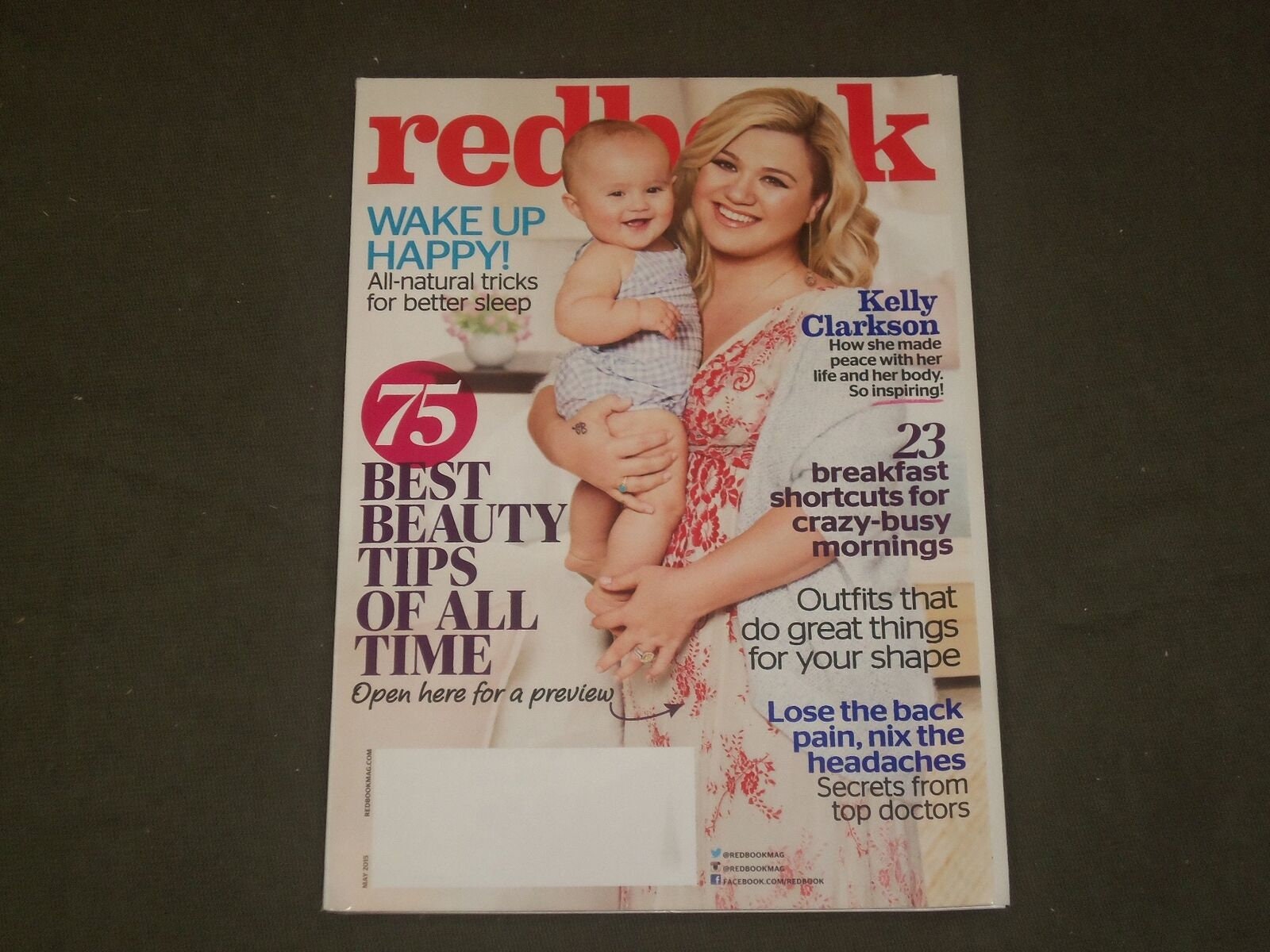 Kelly Clarkson With Baby Magazine