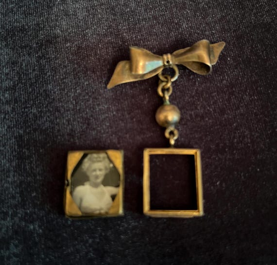 Sweetheart Bow Pin, Brass Hanging Photo Brooch, ca.19… - Gem