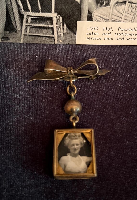 Sweetheart Bow Pin, Brass Hanging Photo Brooch, ca.19… - Gem