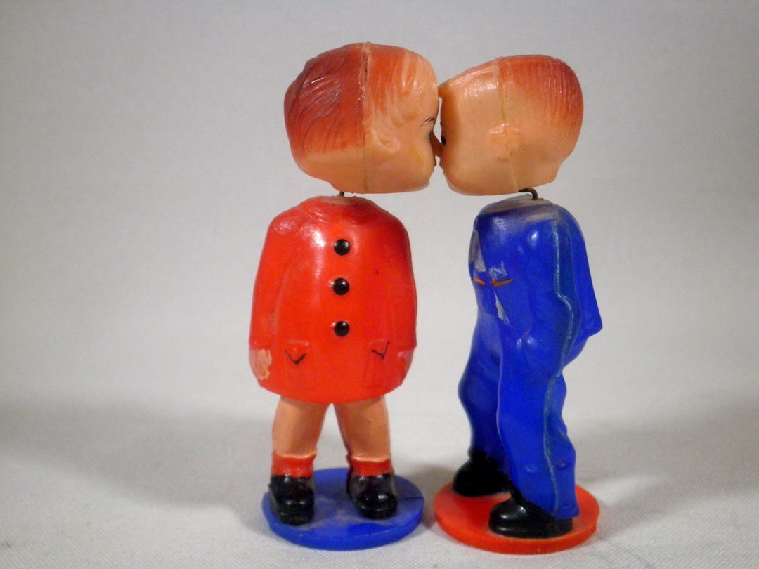 Vintage Mid-century Celluloid Magnetic Toy Wobble Head Kissing Boy ...
