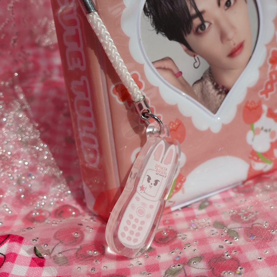 SKZOO PHONE STRAP| Stray Kids as Flip Phones Charm, Wolfchan, Leebit ...