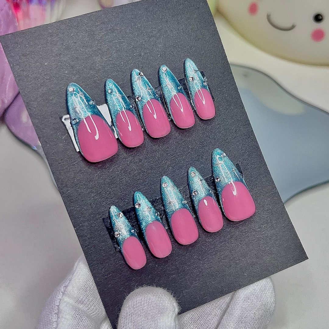 MOVING GLITTER FRENCHIES Blue Nails French Tips Glitter Nails Winter ...