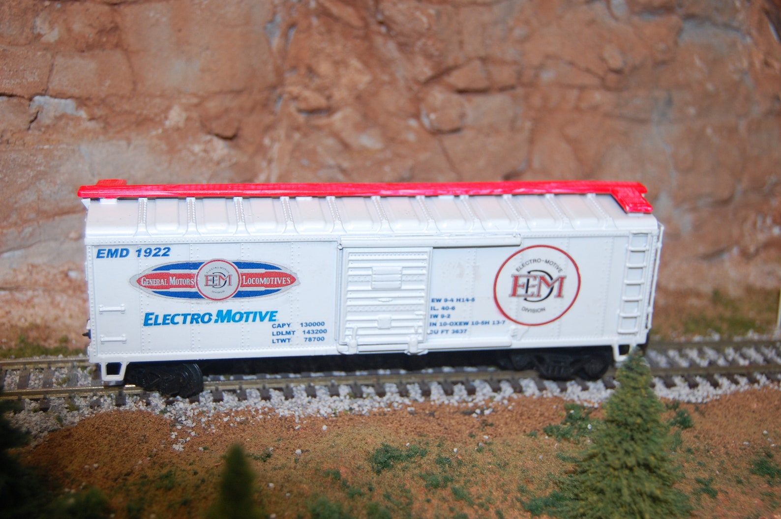 HO Scale GM EMD Box Car - Etsy