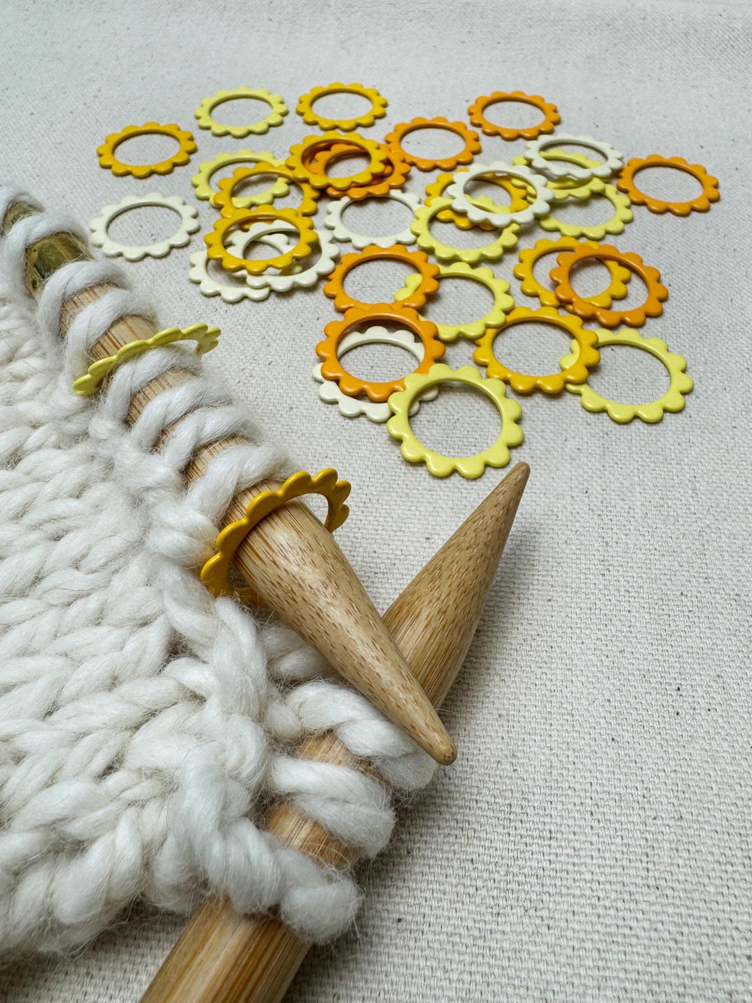 Extra-large Flower Stitch Markers for Knitting Needles - Set of 32 ...