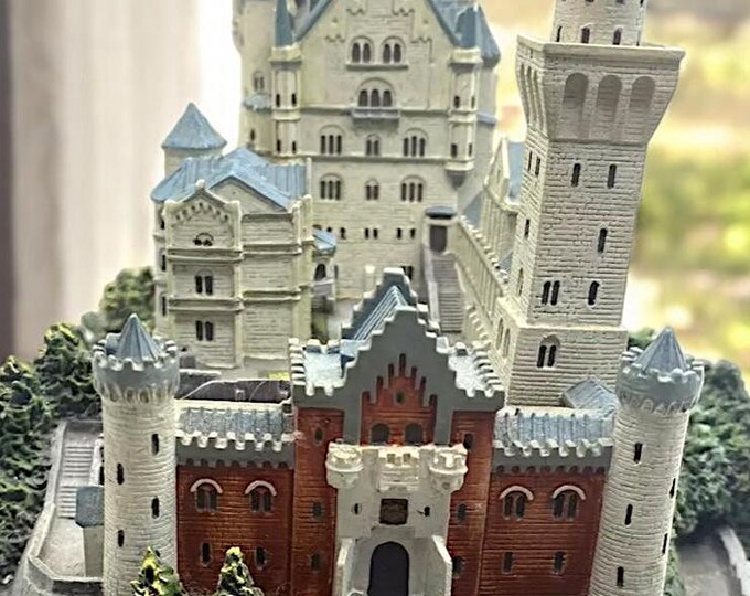 1994 Lenox Neuschwanstein Castle Figurine Castle of the World ...