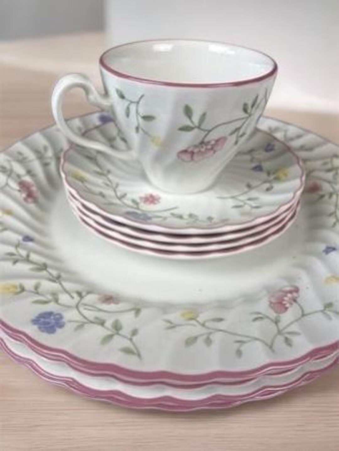 31-piece Johnson Brothers "summer Chintz" China Dinnerware Set, Service ...