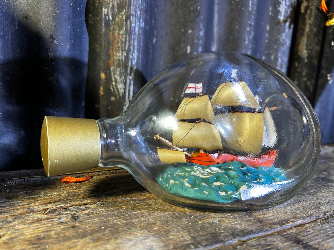 Vintage / SHIP IN BOTTLE / Ship Diorama Model Ship Vintage Decor Beach ...