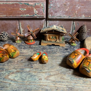Vintage Carved Wood / DUTCH SOUVENIR COLLECTION / Hand Painted 1950s ...