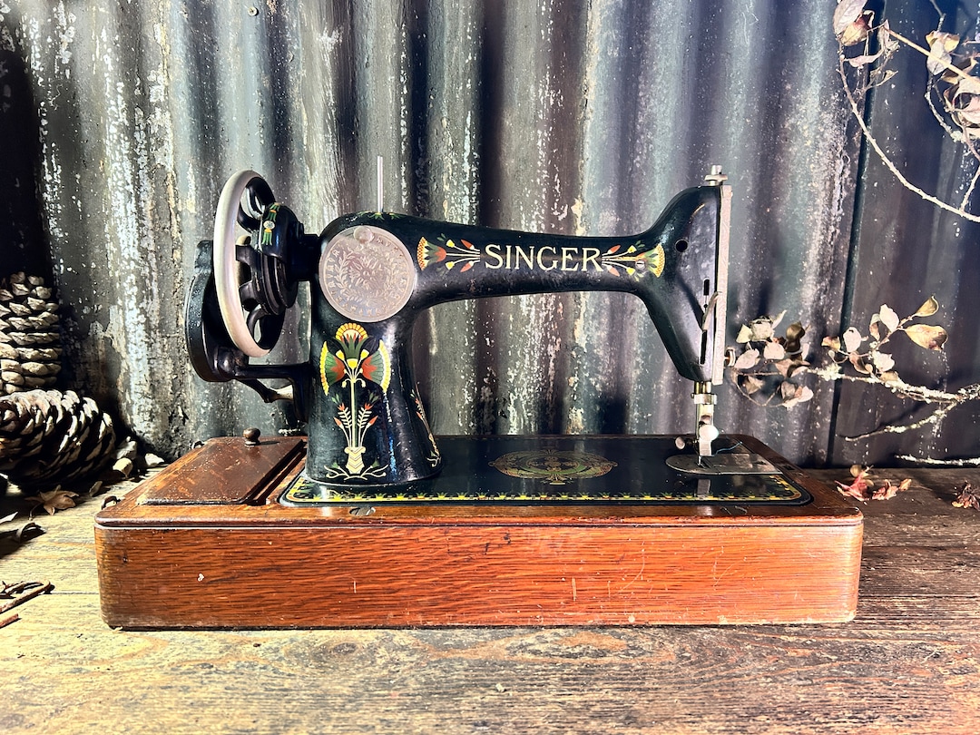 Antique Rare 66K ? Lotus / SINGER SEWING MACHINE / Original Carry Box ...