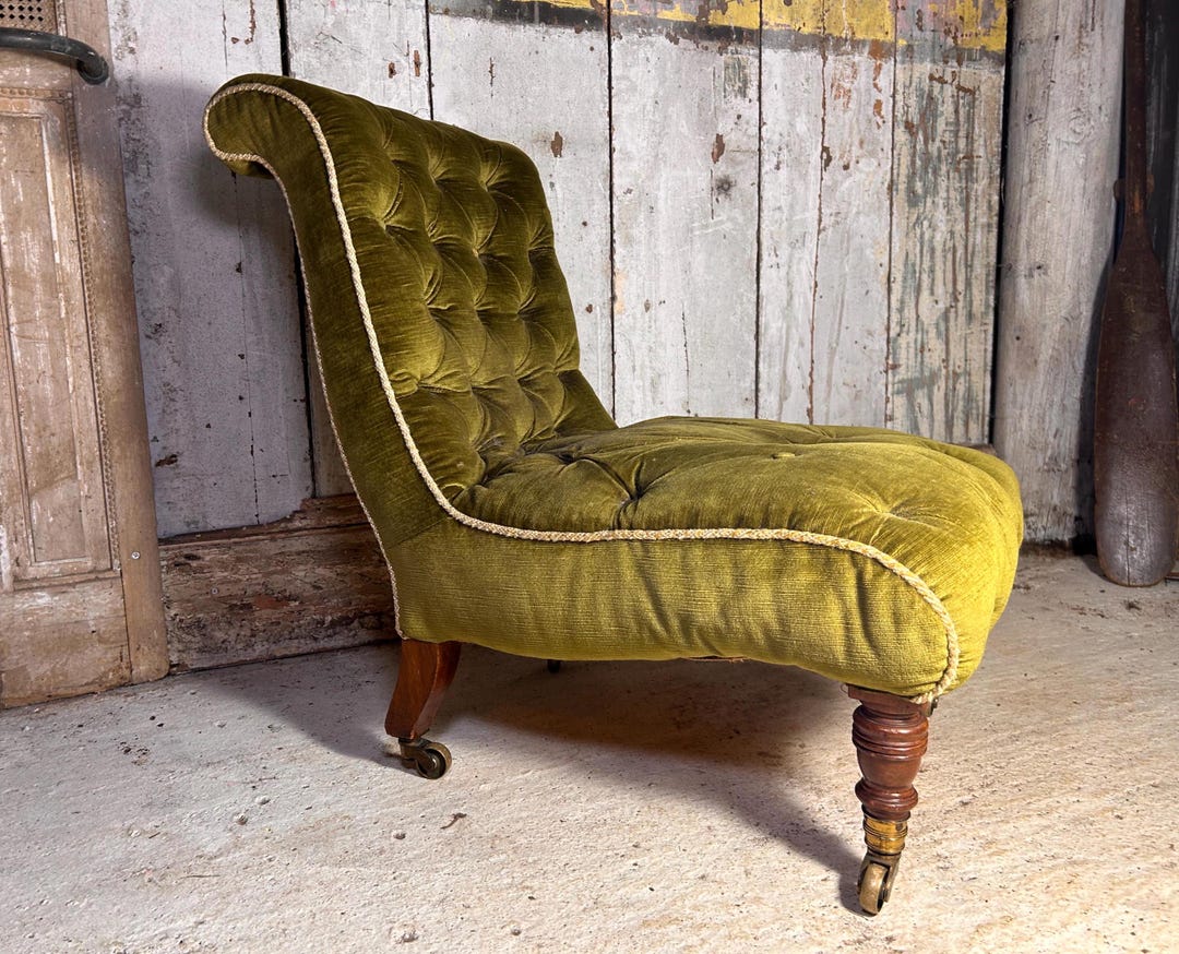Howard & Sons Antique Victorian English / BUTTONED SLIPPER CHAIR ...