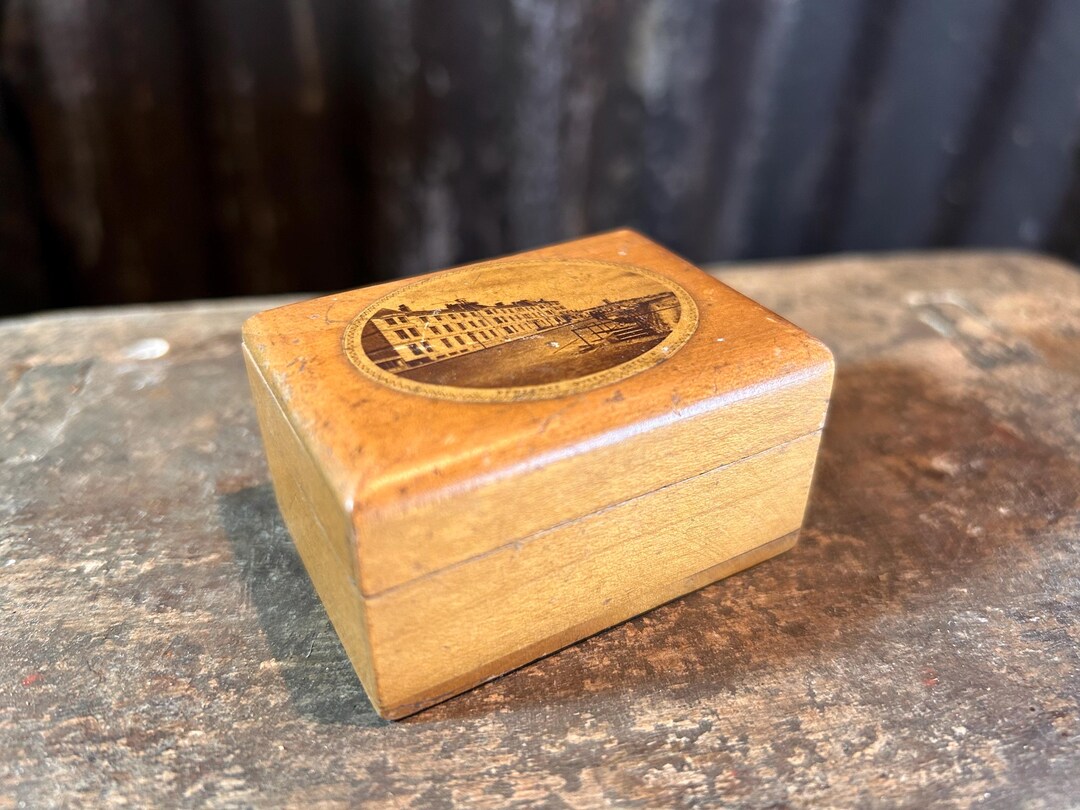 Antique Victorian Treen Thimble / MAUCHLINE WARE BOX / the Queens Hotel ...
