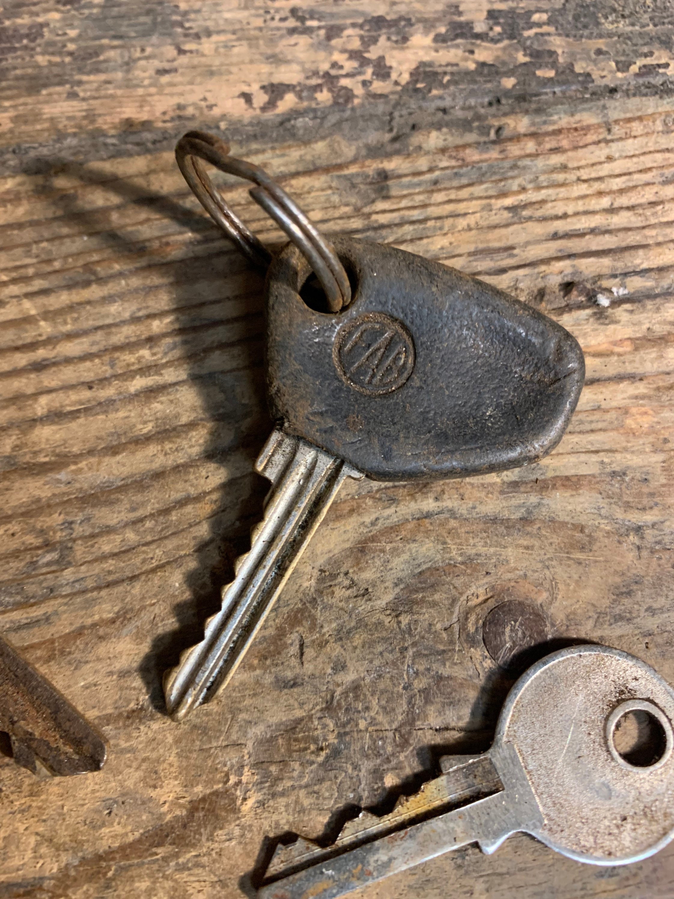 Vintage Bundle 50+ / AUTO KEYS / Old Car Keys Rusty Keys Automobile ...