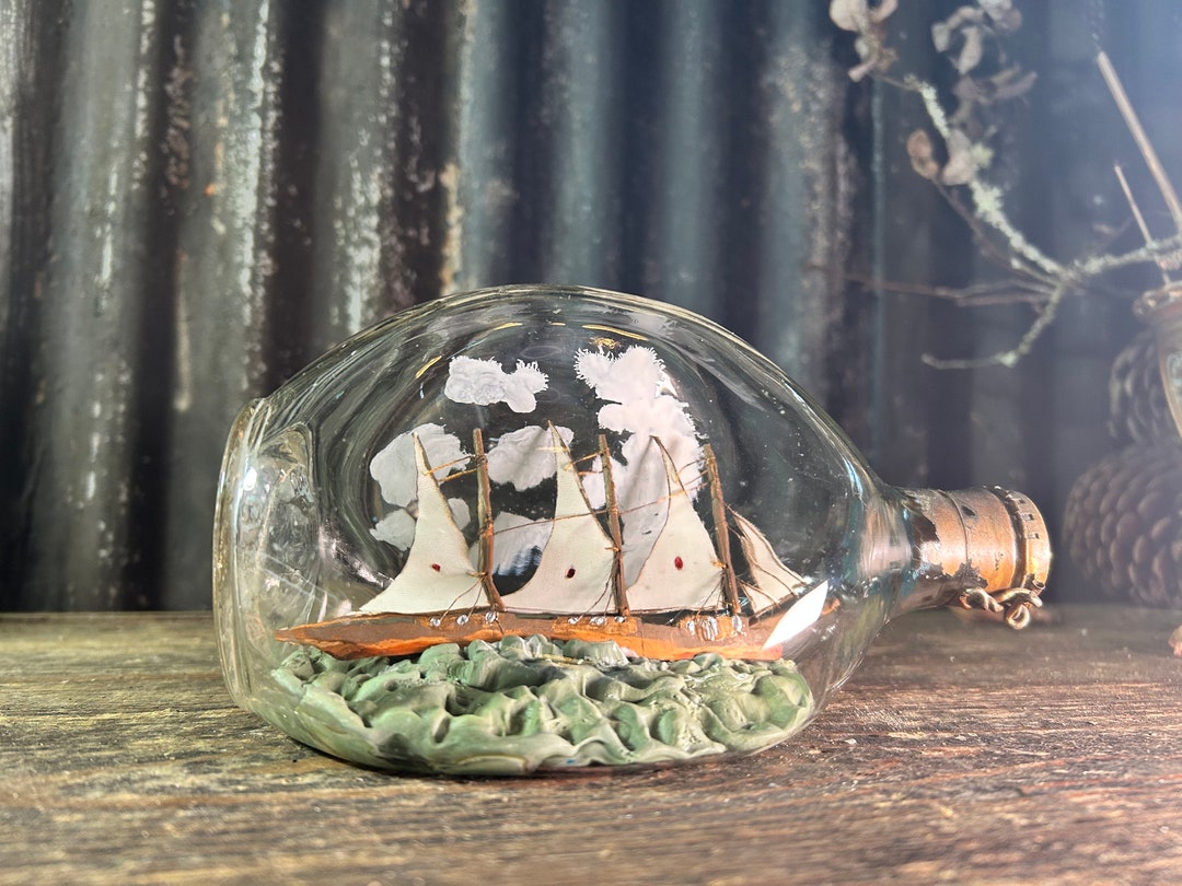 Vintage / SHIP IN BOTTLE / Ship Diorama Model Ship Vintage Decor Beach ...
