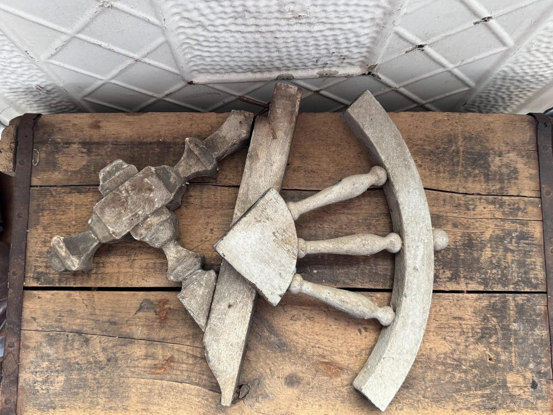 Single Chippy Wood Decorative Salvage, Gingerbread Fretwork Corbel ...