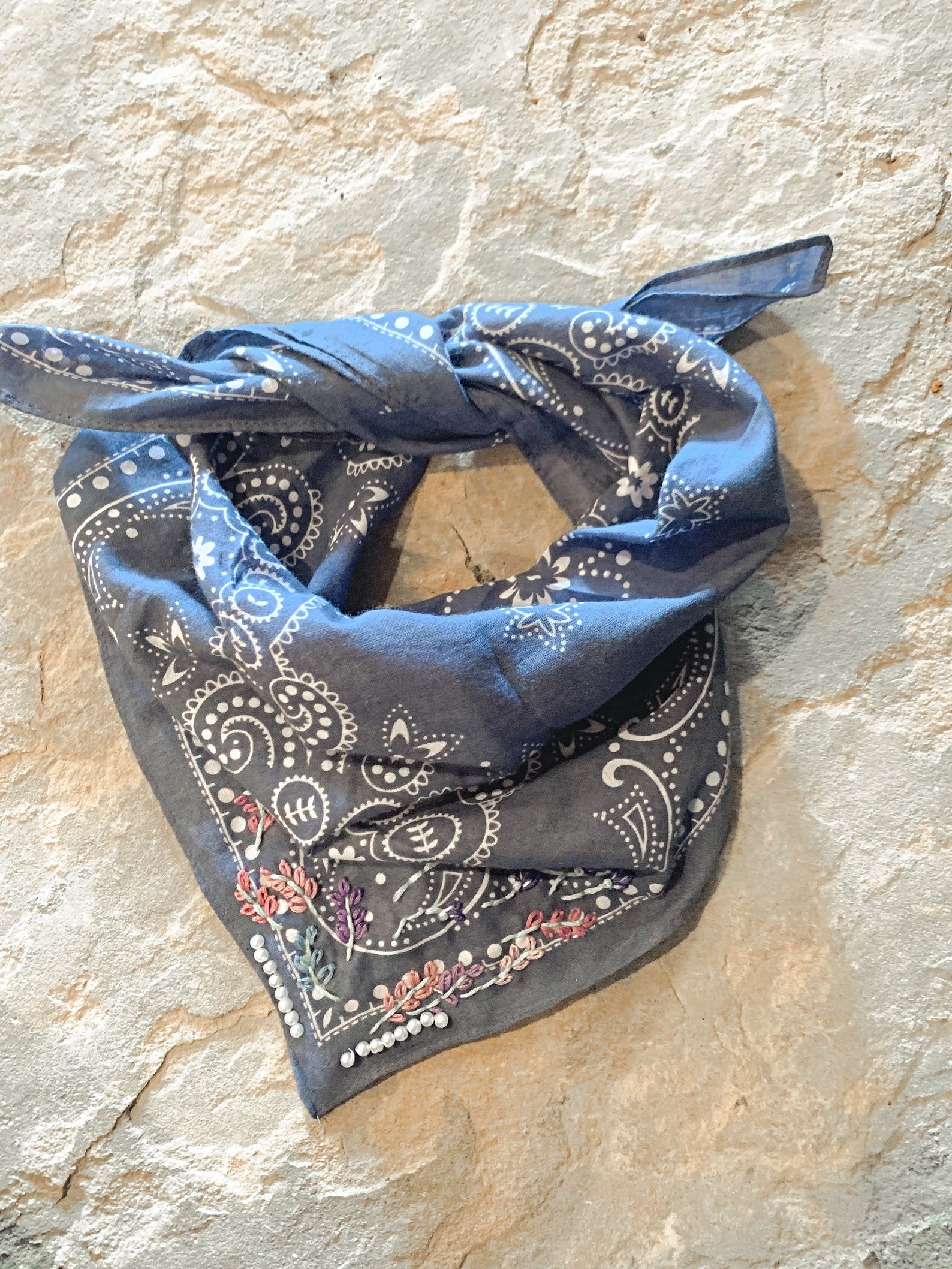 Embroidered bandana with flower motifs and pearls | Etsy