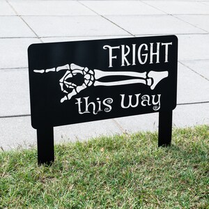 Halloween Fright This Way Metal Yard Sign | Outdoor Halloween Lawn ...