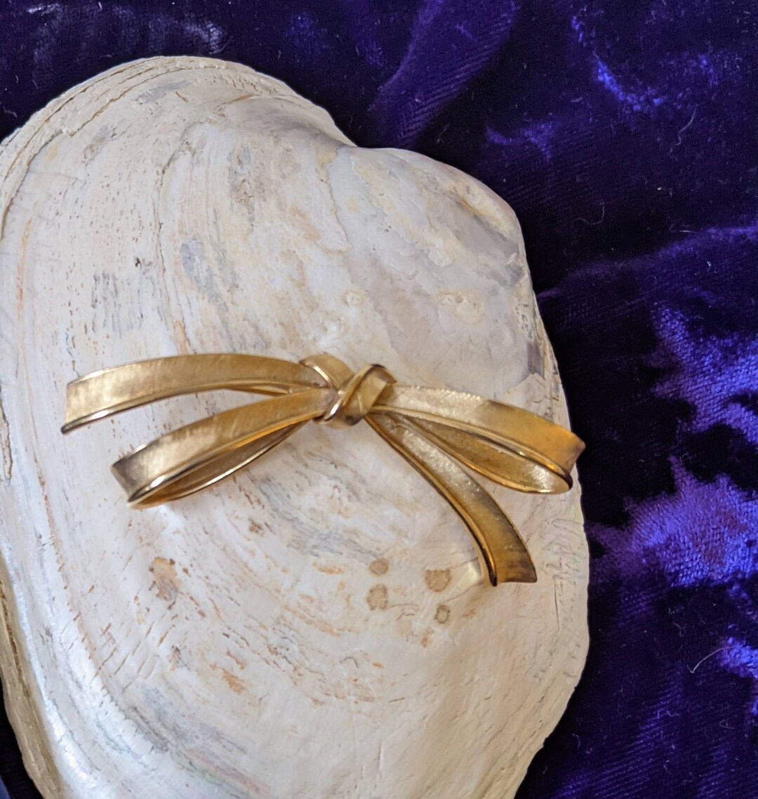 Pin, the Bow Pin, A Pin Like a Bow, A Ribbon in Gold. - Etsy