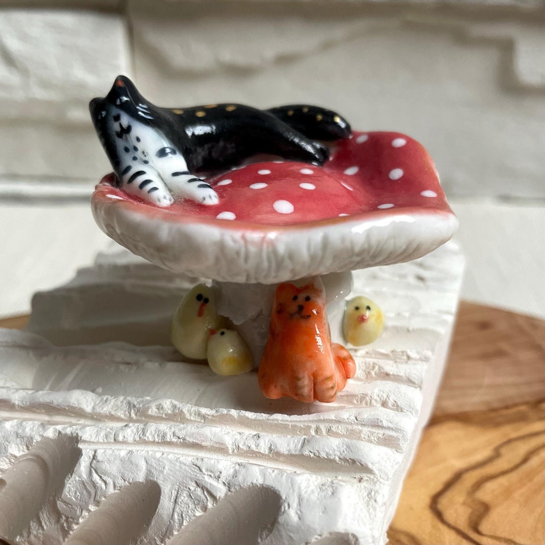 Porcelain Toadstool Ring Dish With Tiny Cat Figurine – 2” (5 Cm ...