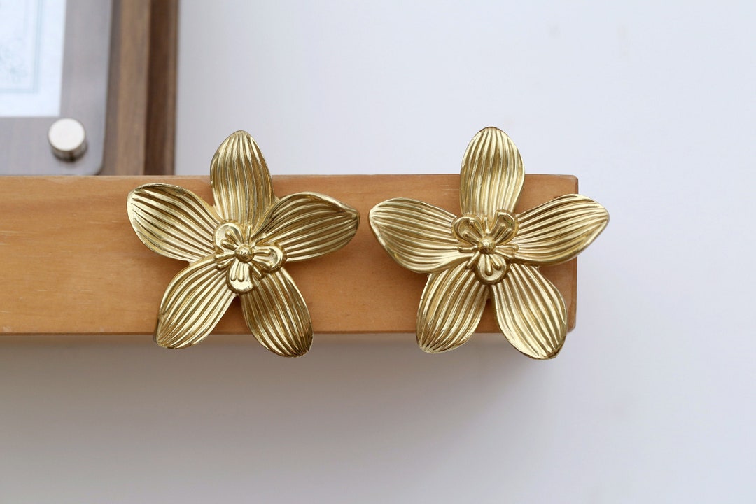 Flower Brass Cabinet Pulls Flower Drawer Handles Cupboard Kitchen ...
