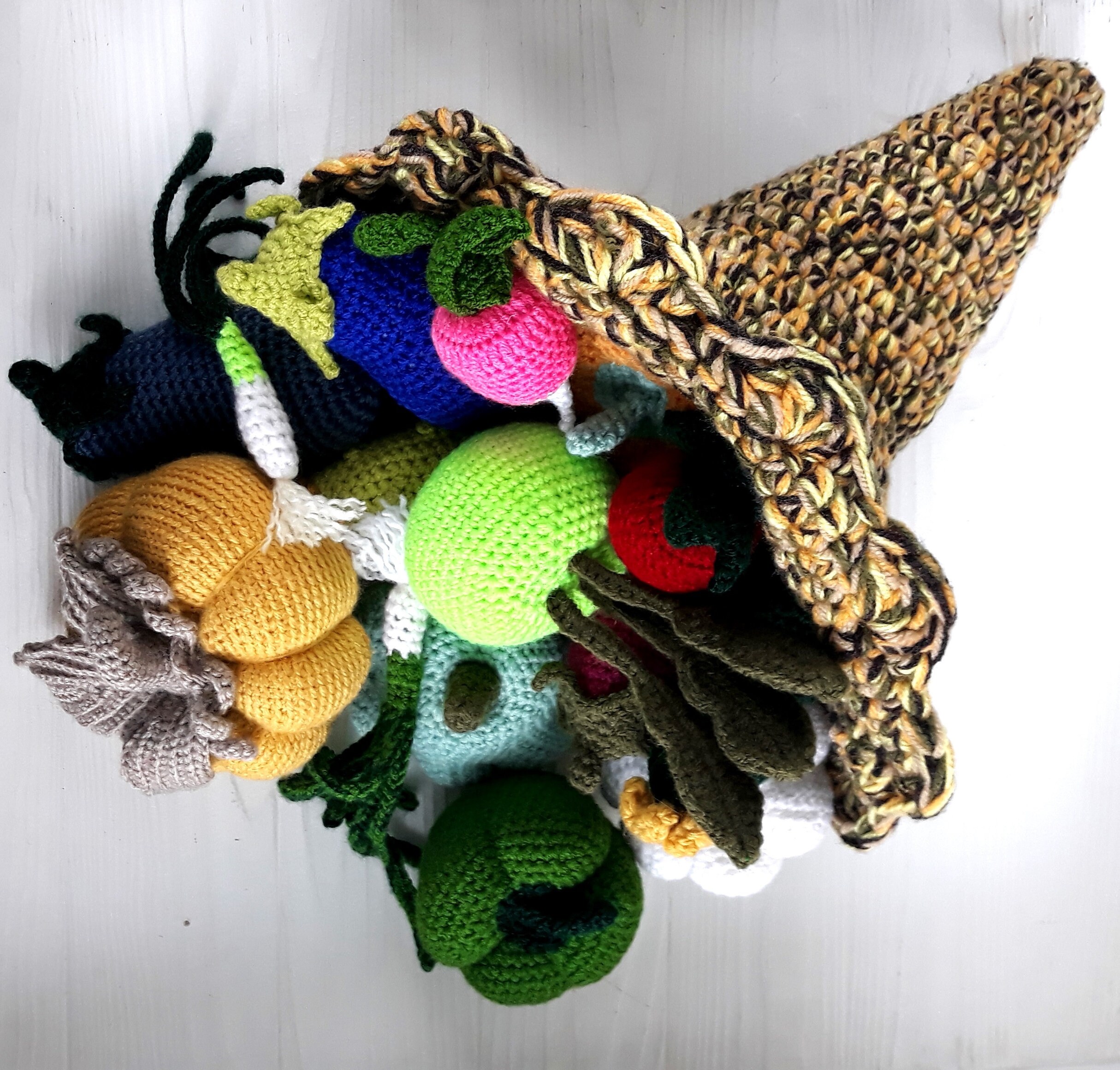 Vintage Cornucopia, Cute Crochet Pattern, Horn Pattern, Friends ...