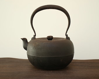 Vintage Japanese Nanbu Tetsubin Iron Kettle Teapot by Iwachu - Etsy