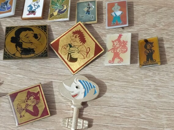 30 vintage badges of Soviet cartoon characters, Set o… - Gem