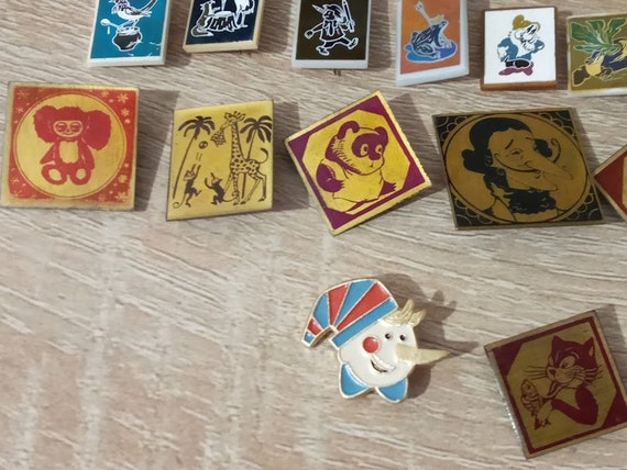 30 vintage badges of Soviet cartoon characters, Set o… - Gem