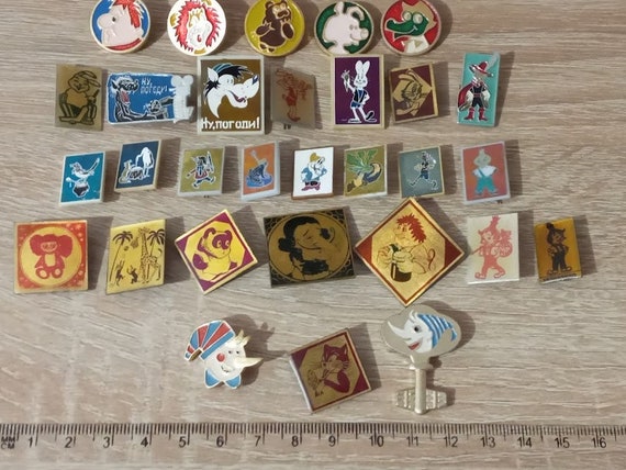 30 vintage badges of Soviet cartoon characters, Set o… - Gem