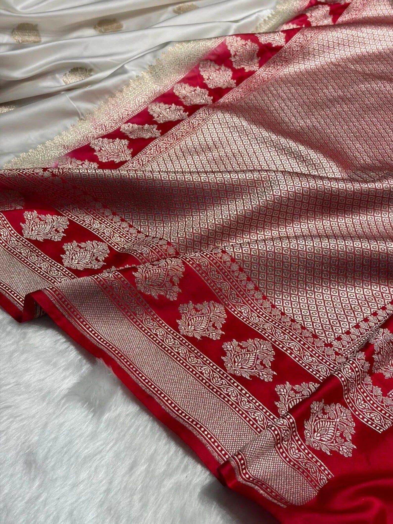 Red Floral Border Mashru Silk Saree - White Contrast Boota - Etsy