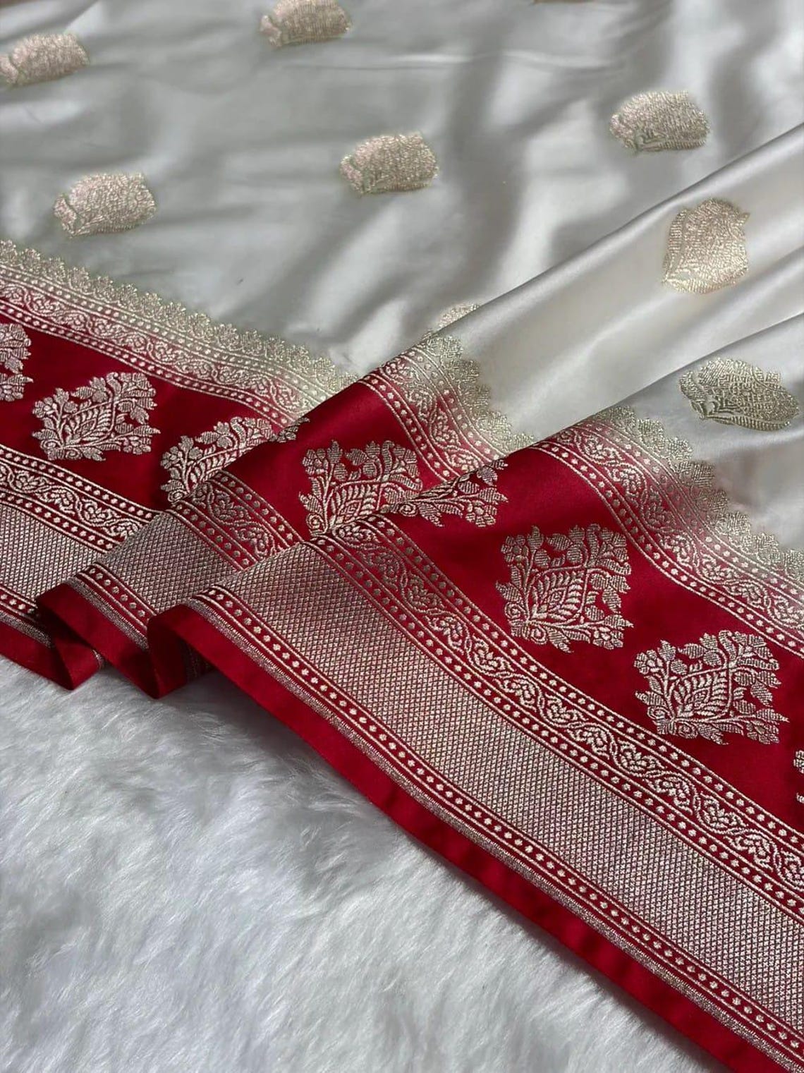 Red Floral Border Mashru Silk Saree - White Contrast Boota - Etsy