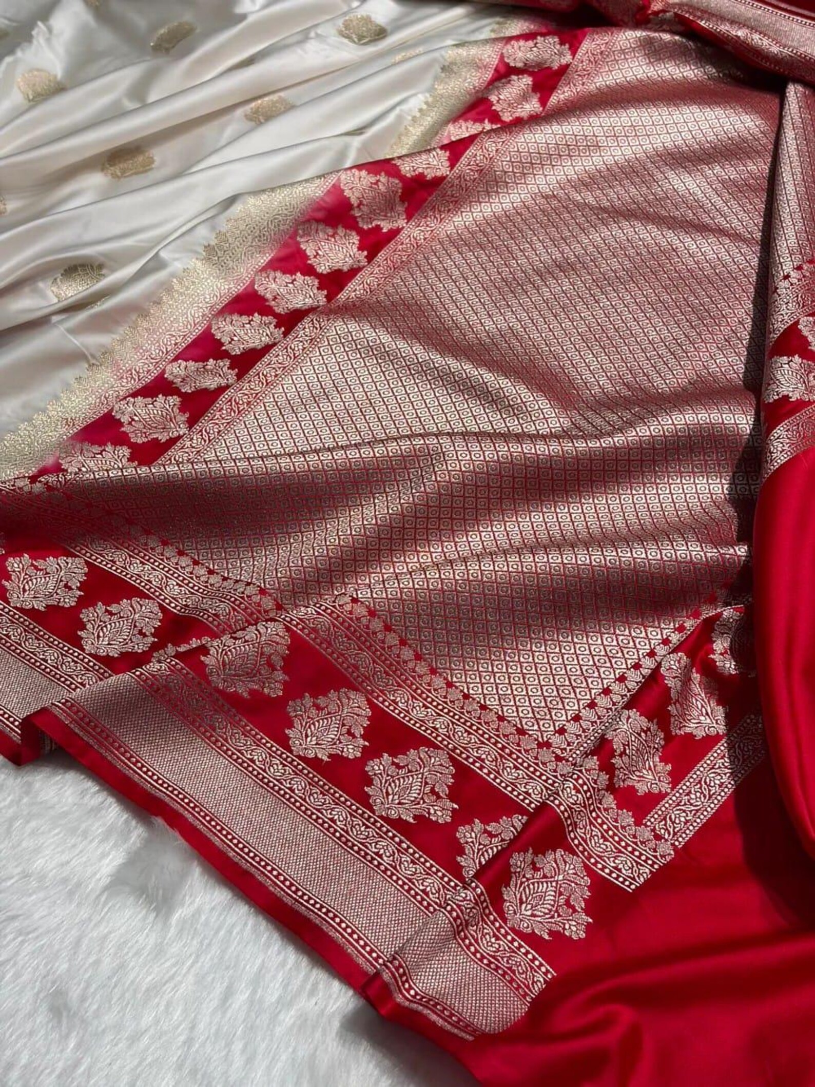 Red Floral Border Mashru Silk Saree - White Contrast Boota - Etsy
